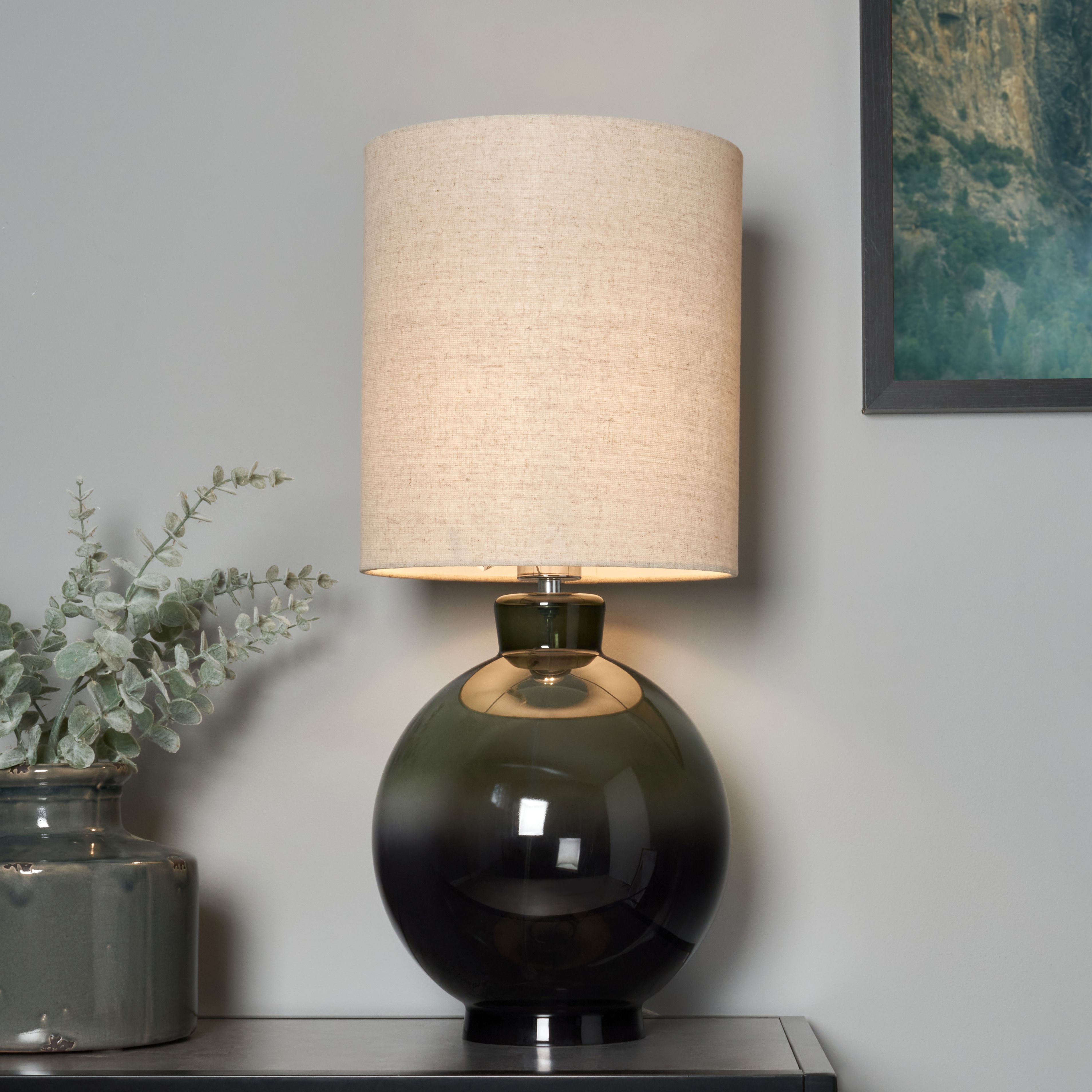 Finla Large Ombre Table Lamp | Woodie's